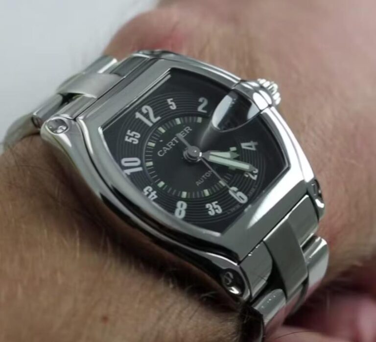 La couronne de la montre replique Cartier Roadster est tout à fait ...